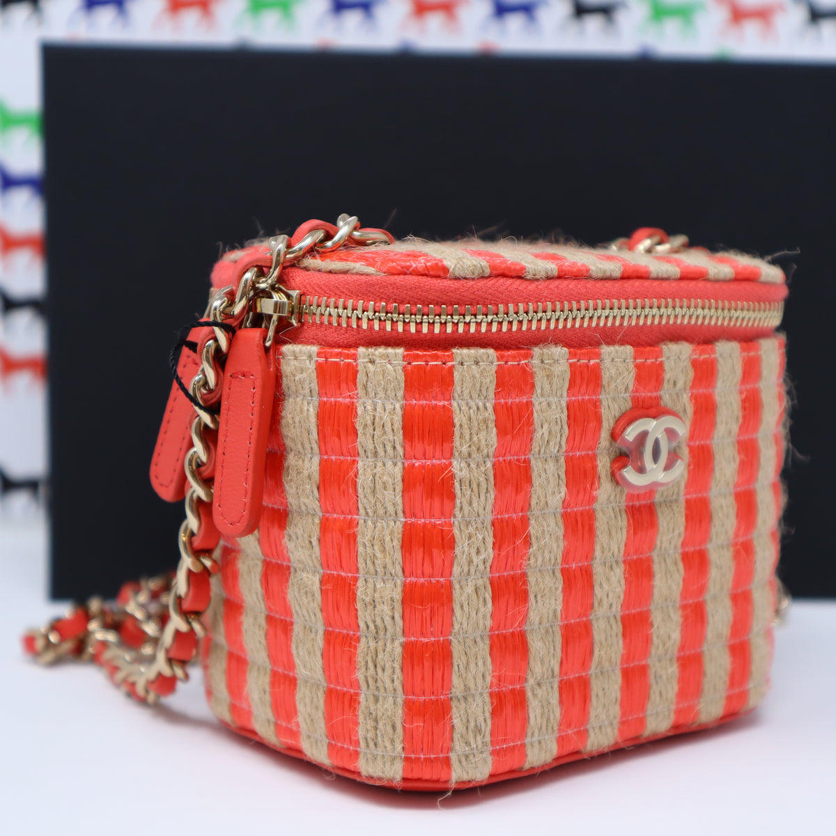 NEW CHANEL RAFFIA JUTE STRIPED MINI VANITY CASE RED GOLD HW – Empire Lusso